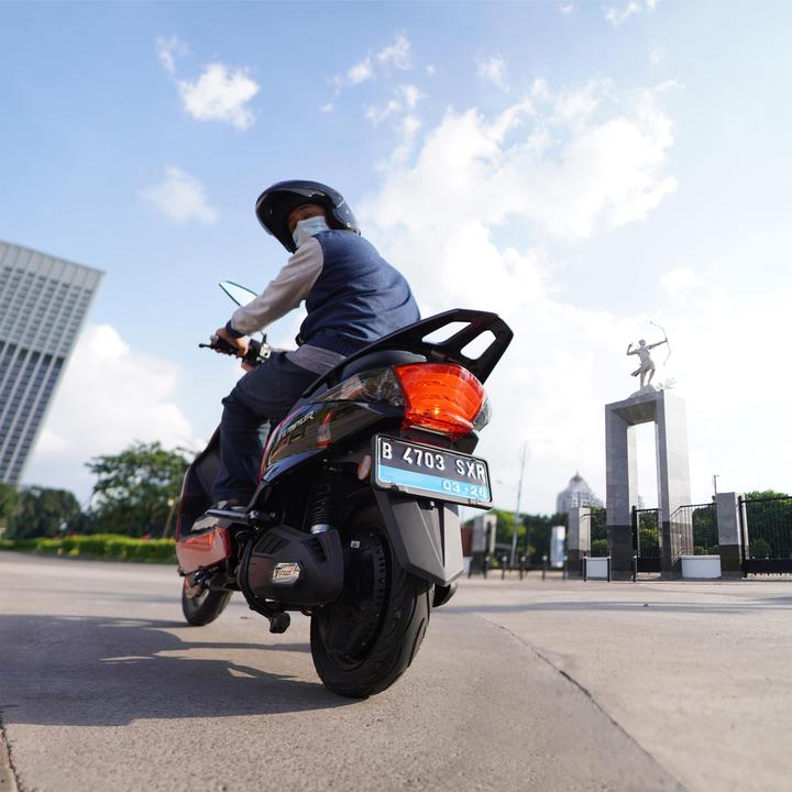 SMOOT unveils new smart scooter concept with swappable-battery ...